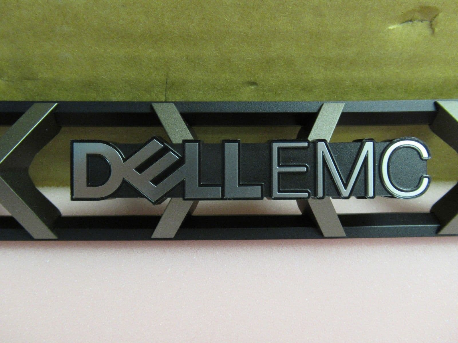 NEW DELL EMC PowerEdge R640 Front Bezel With Key 9MTRW