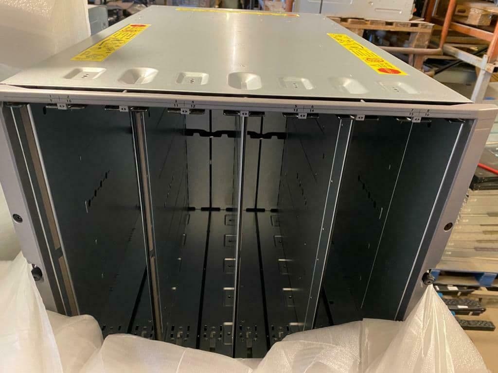 New Dell PowerEdge M1000e V1 1 16-Slot Blade Server Chassis Enclosure 6 ...