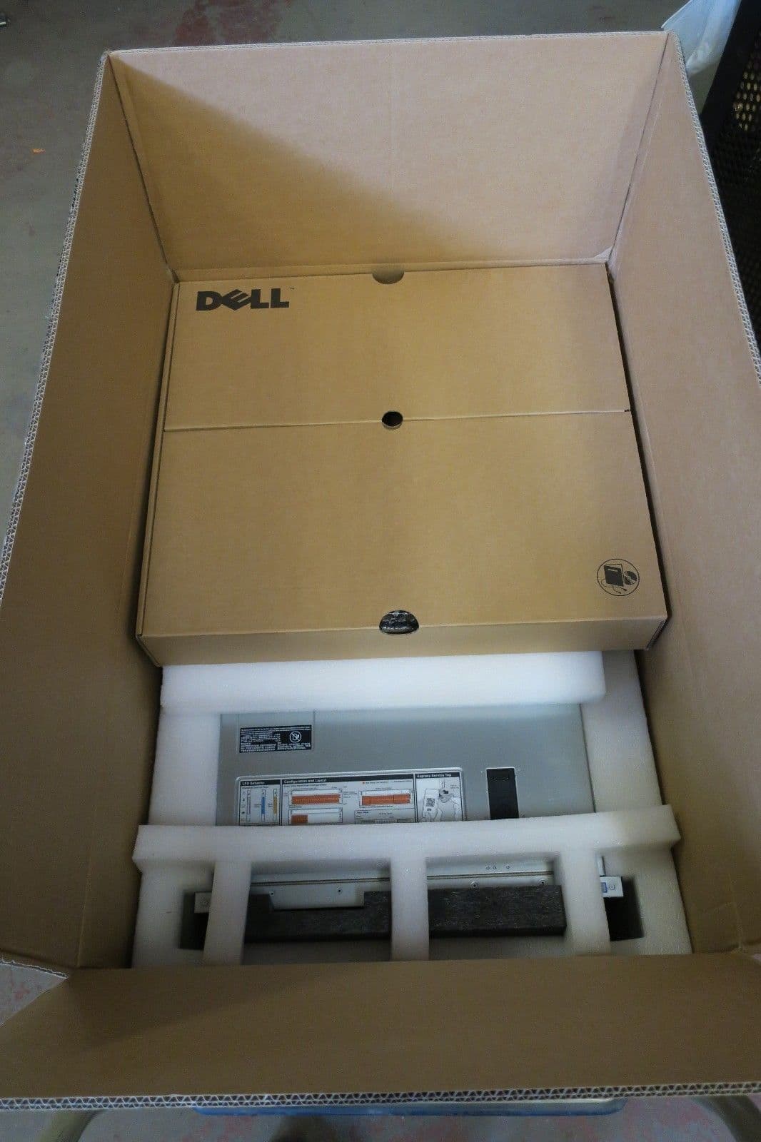 New Dell PowerEdge R940 CTO Rack Server RAID 24 x 2 5" 2 PSU Rails Dell ...