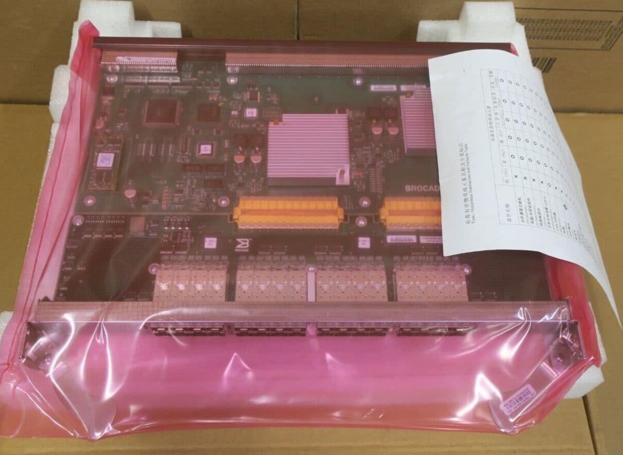 NEW EMC Brocade FC8-32 DCX Blade Module 32x 8Gb FC SFP Port 105-000-136