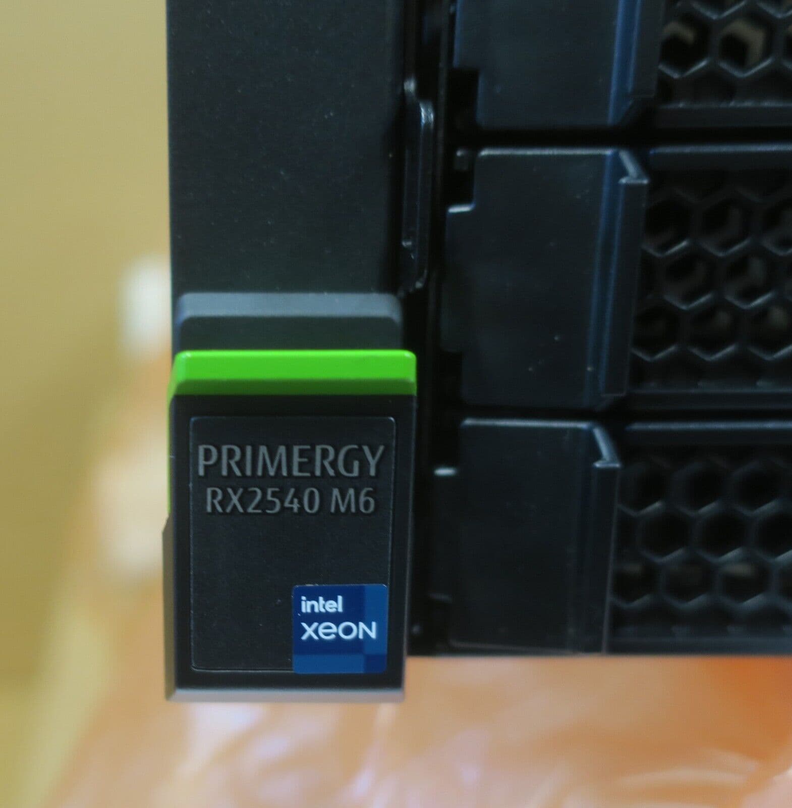 NEW Fujitsu Primergy RX2540 M6 2x 8C Gold 6334 128GB RAM 10x 3 5" Bay ...