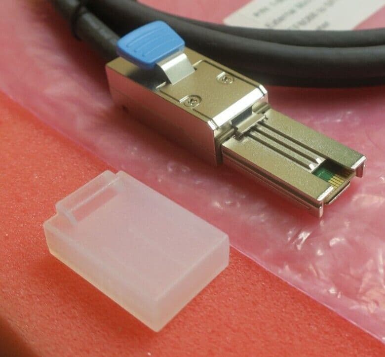 New Quantum 2 Metre External Mini SAS to Mini SAS SFF-8088 Cable 1-00827-02