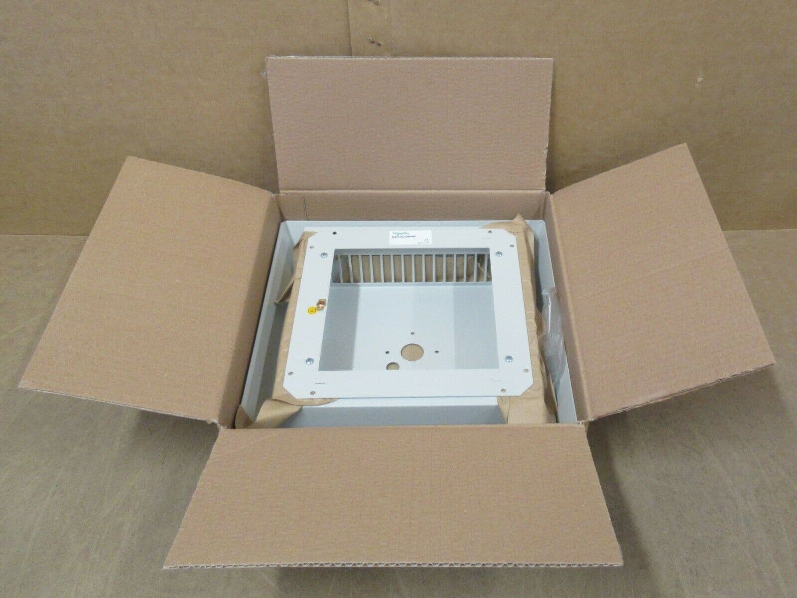 New Schneider ClimaSys Cool Roof Outlet Grid Cut-Out 228x228mm IP54 ...