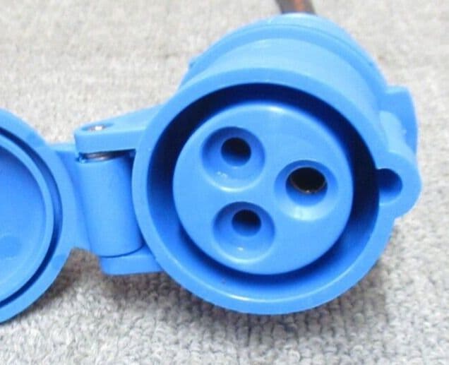 Newlec IP44 240V 16A Blue Commando Plug Male To Female 1M Socket ...