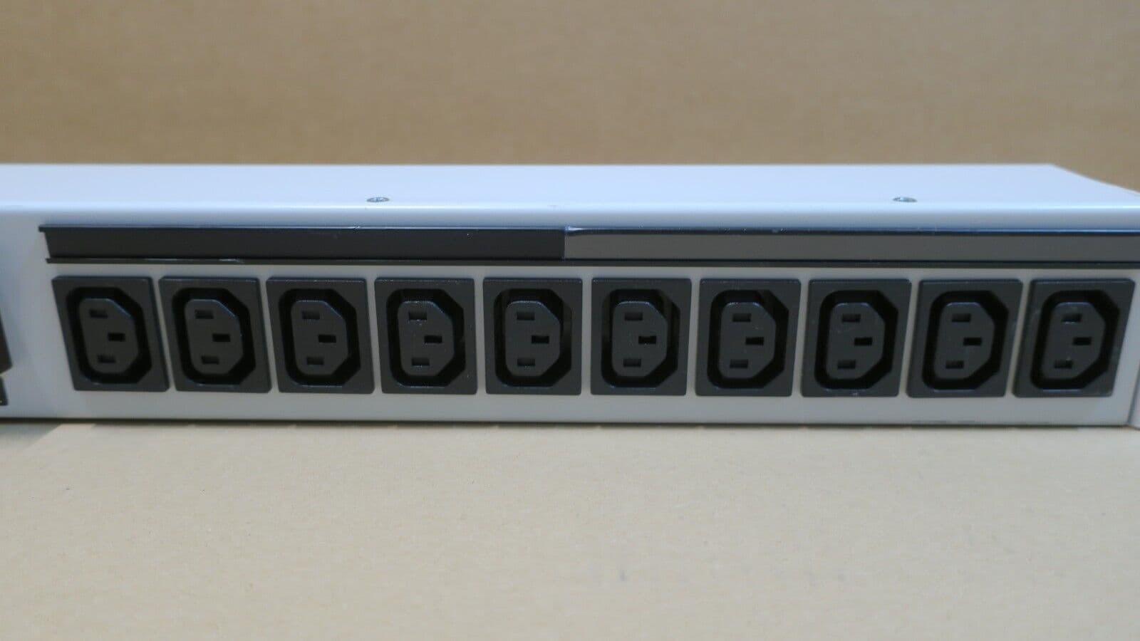 Olson PM1041/16 10 Way 19 1 5U 16A Unswitched Power Metered C13 240v PDU Rack