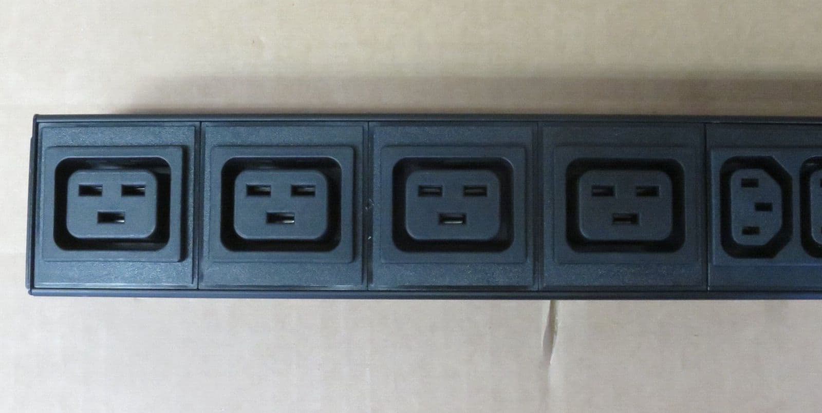 PDU Online 16 Way 12xC13 / 4xC19 With IEC C14 Plug Power Distribution ...