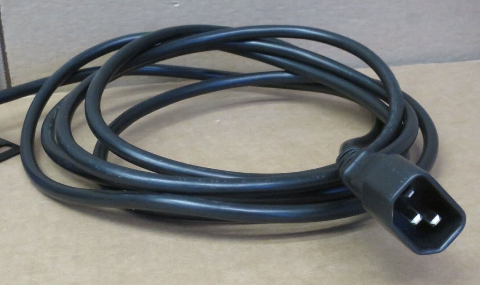 Pdu Online 5 Way Uk Socket 230 250v With Iec C14 Plug Power Distribution Unit 3m