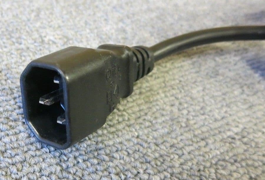 Rackmount Power Distribution Unit 1U 19" 8 x C13 Outlets With On/Off Switch