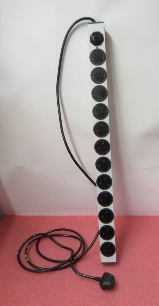 Rittal 7027416 12 Way Horizontal PDU UK Socket To 3-Pin UK Plug ...