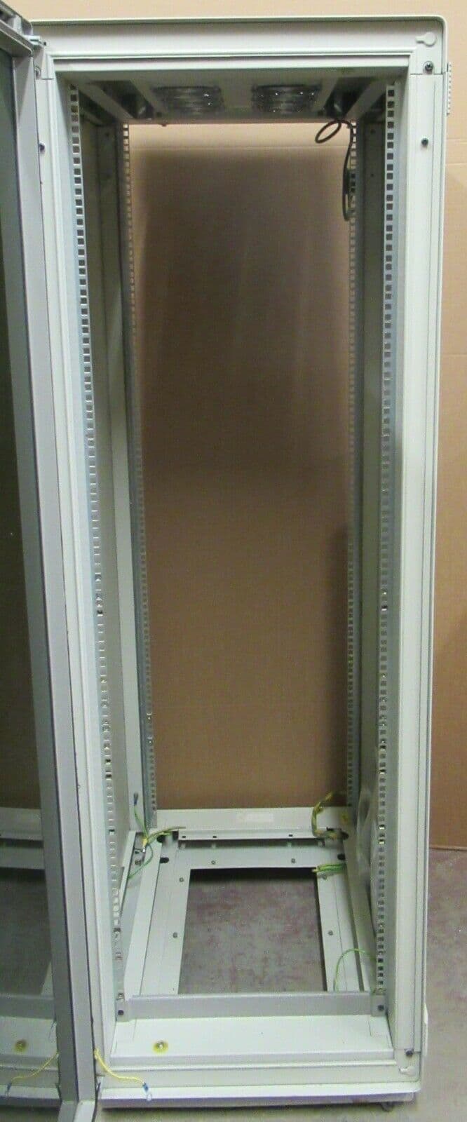 Rittal Case Communications Networking Rack Switch AV Comms Cabinet 19" 36U