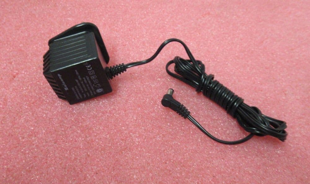 Salcomp C39280-Z4-C502 UK 3 Pin Plug AC Power Adapter 9 5V 400mA 3 8W
