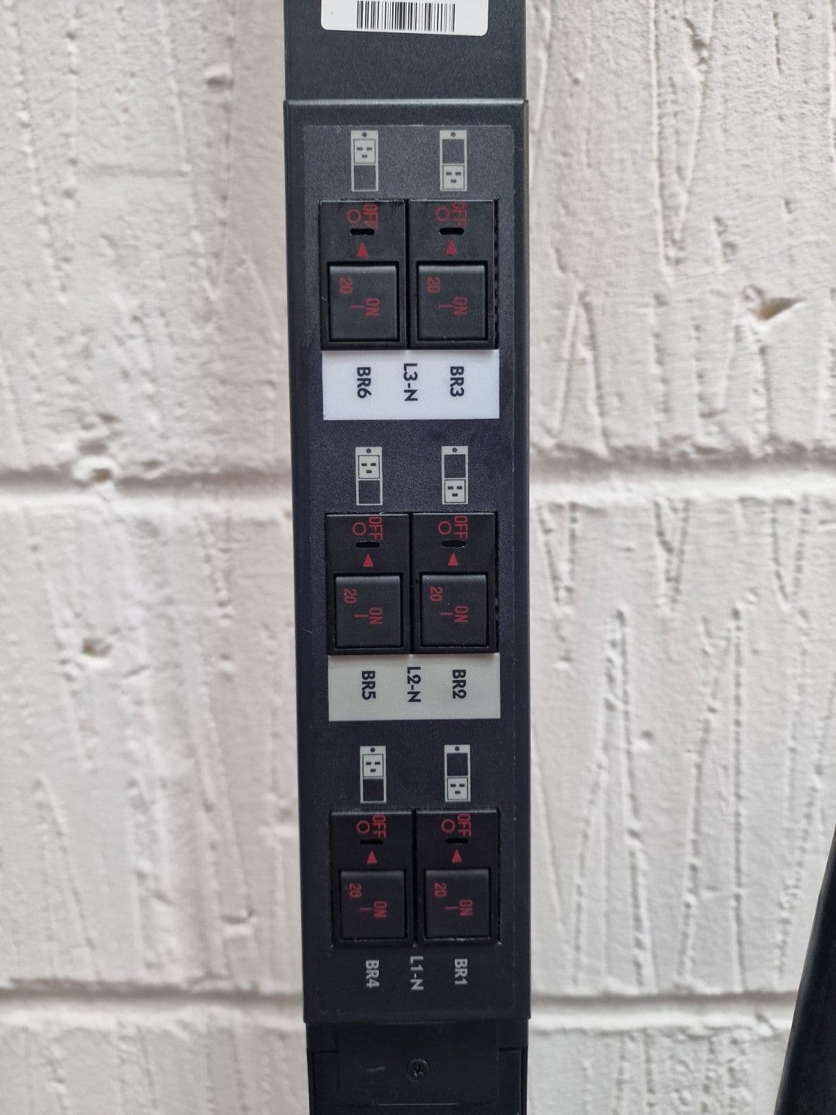 Server Technology PRO2 Switched PDU C2W36CE 24 x C13 12 x C19 32A OU 230V