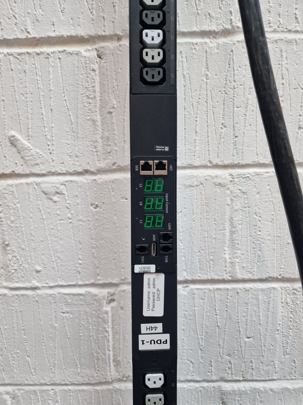 Server Technology PRO2 Switched PDU C2W36CE 24 x C13 12 x C19 32A OU 230V