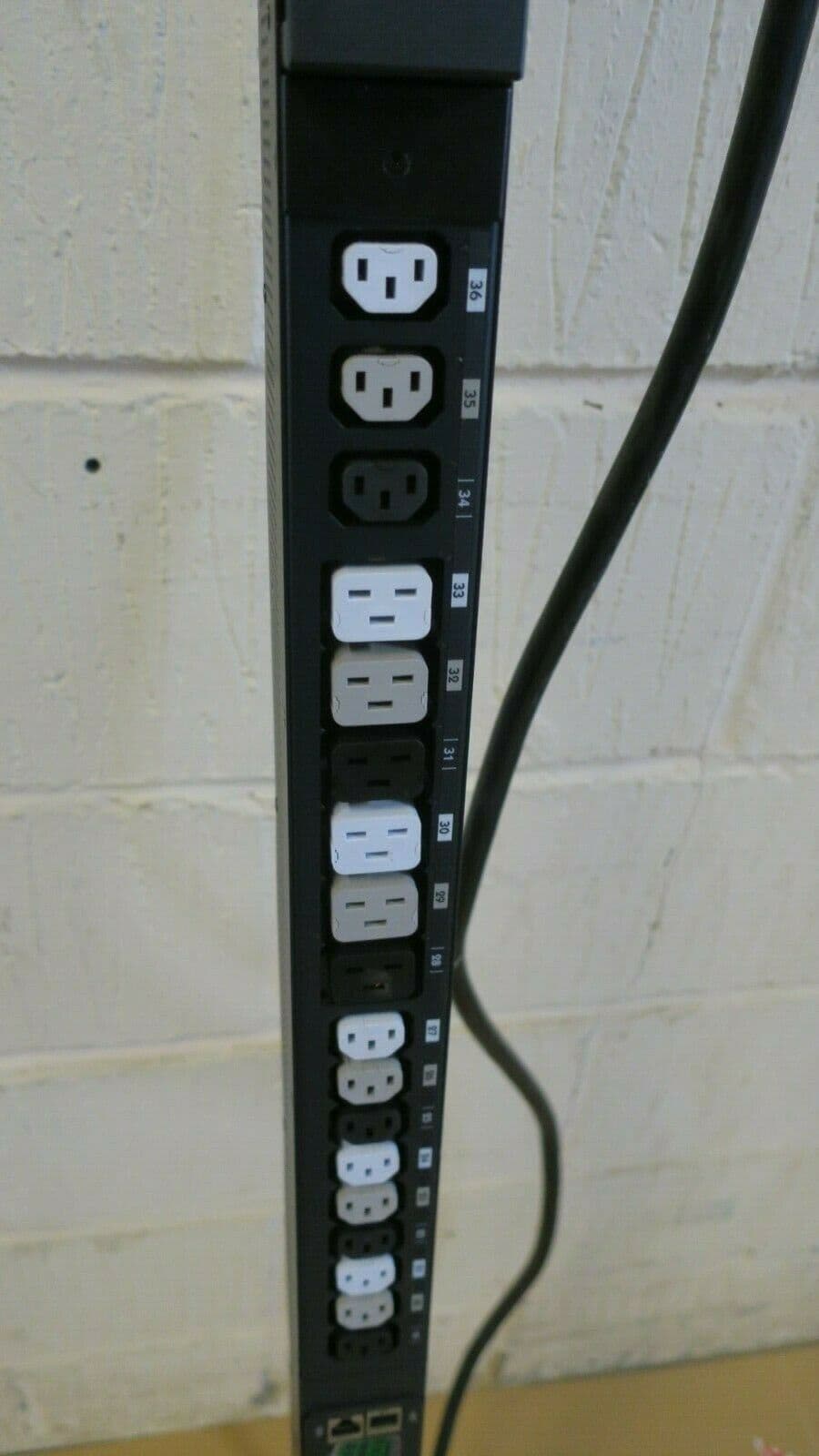 Server Technology Switched Master Pro2 C2W36CE-4PAE2M66 3PH 24x C13 12x C19 PDU