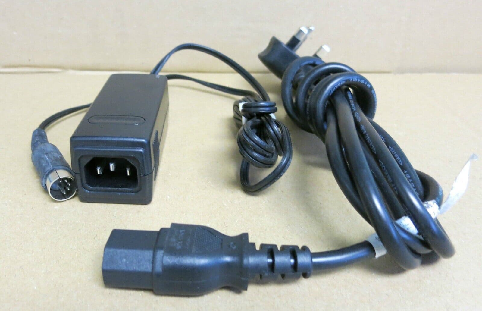 Stontronics S2115ST Switching Mains Power Adapter/Charger 14V 1 07A