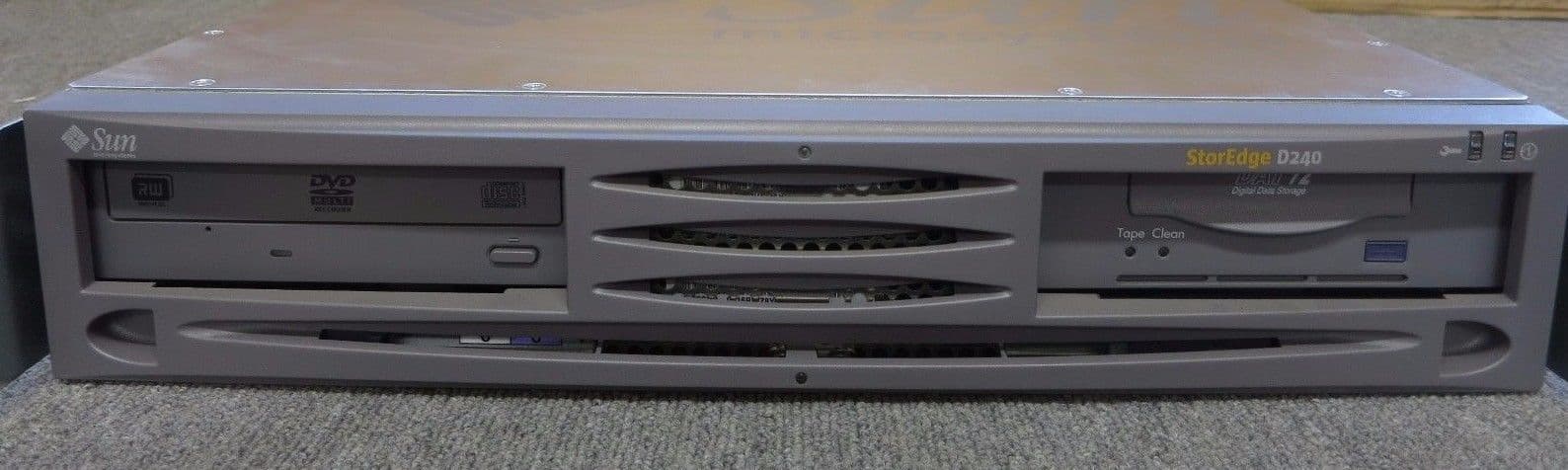 Sun Microsystems StorageTek StorEdge D240 Media Enclosure with DAT72 DVD/RW