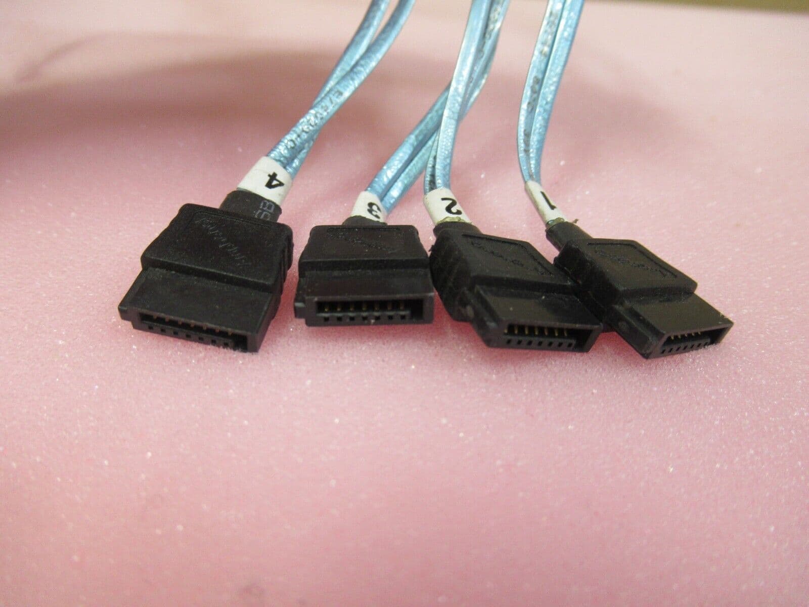 Supermicro Mini SAS SFF-8087 X2 SATA / X6 SATA Cable 6017B0227402