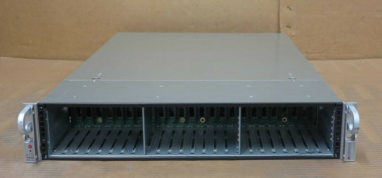 Supermicro SuperChassis CSE-216 X9DRE-TF CTO E5-2600v2 2U 24-Bay 2U rack server