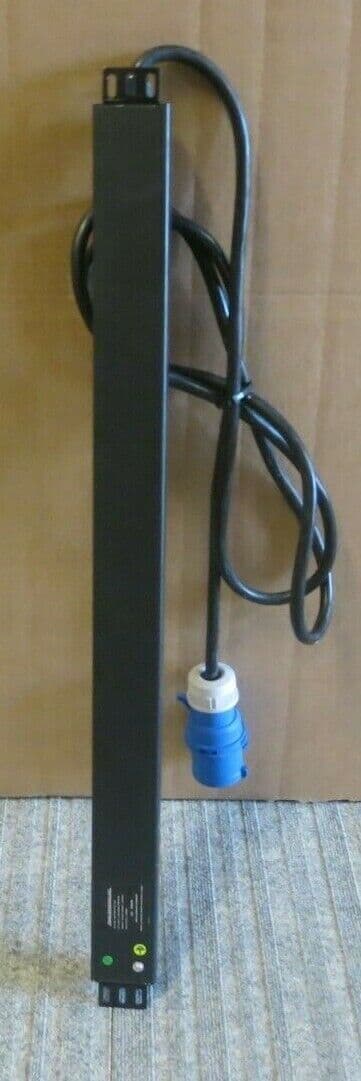 Titan 24 Way PDU 20x C13 4x C19 32A Commando VIEC20/C194 Vertical Rack Mount PDU