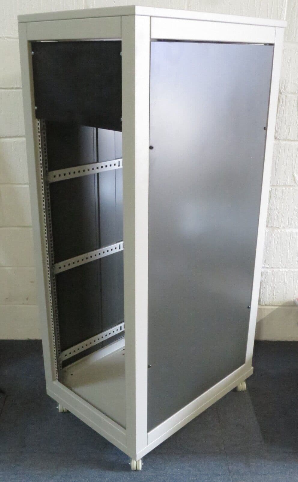 Universal Open Grey 31U Server 19" Rack Cabinet Enclosure Switch AV 600 ...