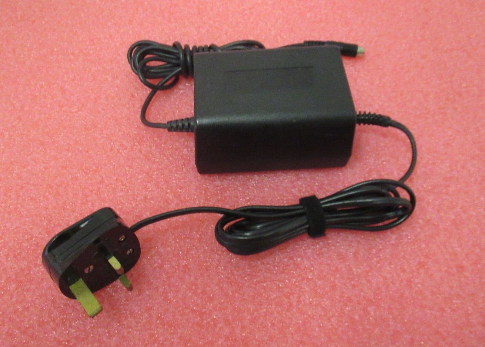 US Robotics PU4B UK 3 Pin Plug AC Power Adapter 8 Watts 8 Volts 1 Amp