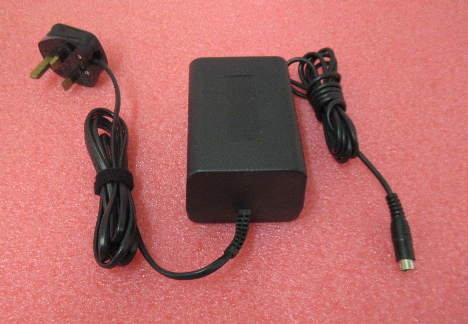 US Robotics PU4B UK 3 Pin Plug AC Power Adapter 8 Watts 8 Volts 1 Amp