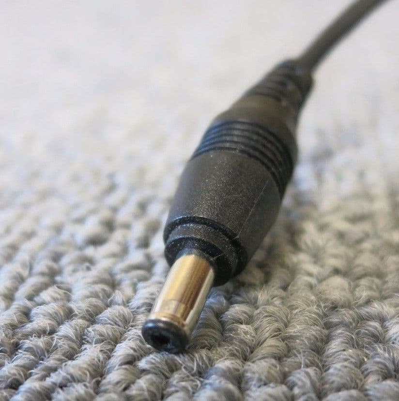 Vertu ACP-12XV UK Plug AC Power Adapter Charger 4 56W 5 7V 800mA