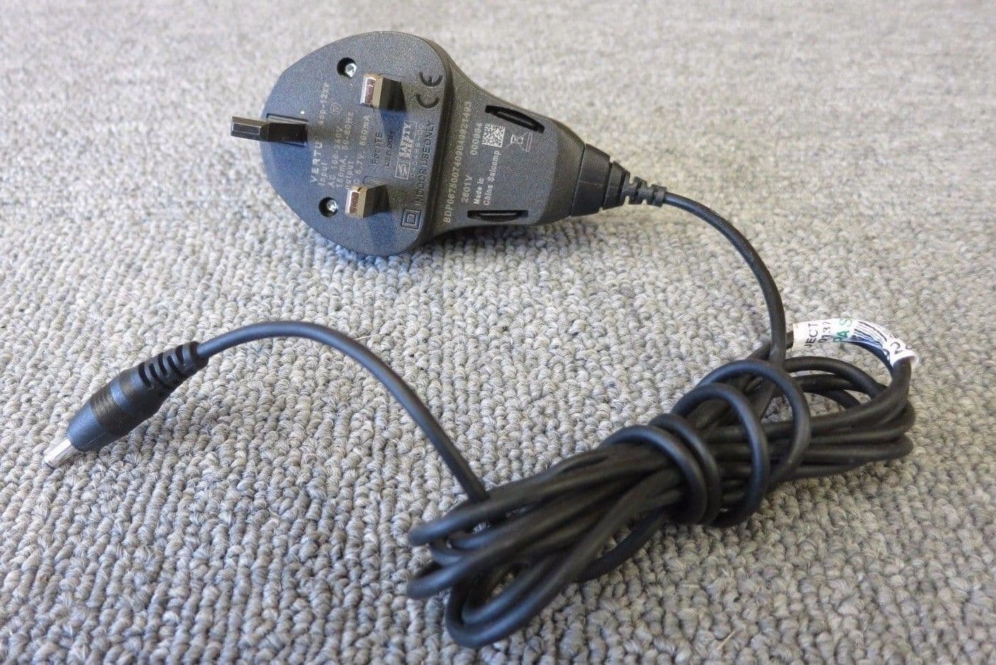 Vertu ACP-12XV UK Plug AC Power Adapter Charger 4 56W 5 7V 800mA