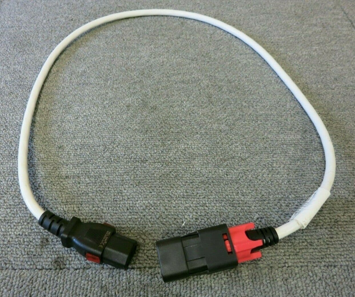 Zonit zLock-zC14-17-aC13-1m-WE IEC Dual Locking Cable 1M White C14 To C13