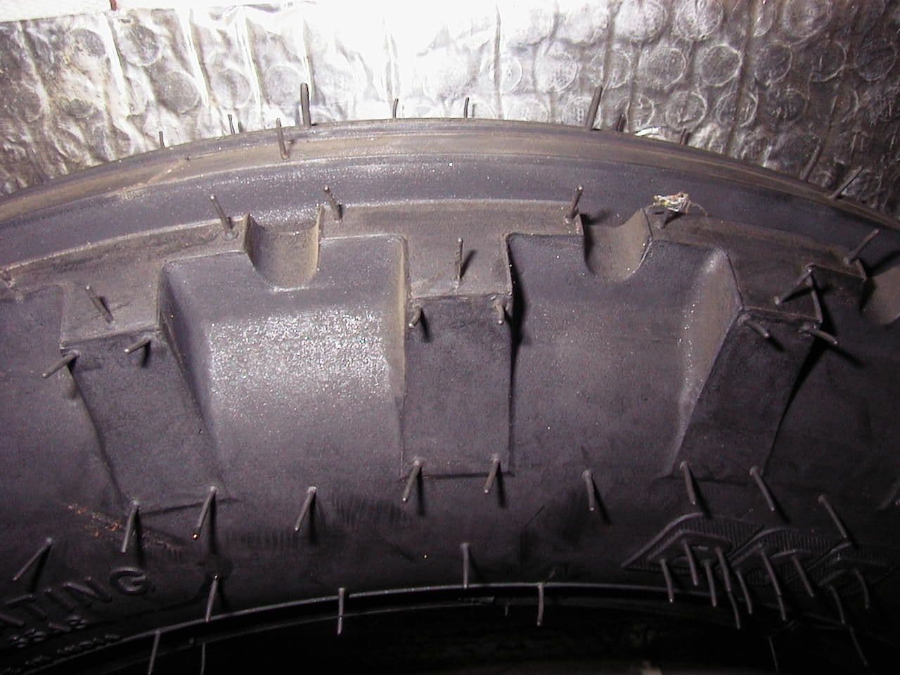 Tractor Front 550 X 16 4 Rib Tyre Old Style Tread Pattern