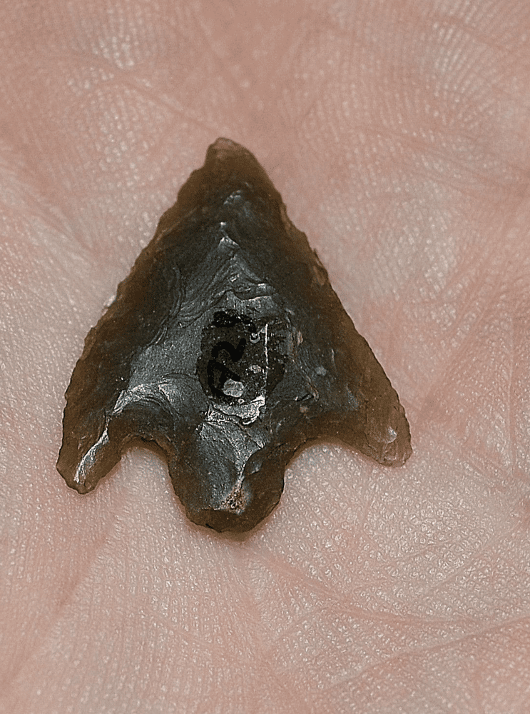 A very nice Early Bronze age Barbed & Tanged flint arrowhead from Kent ...
