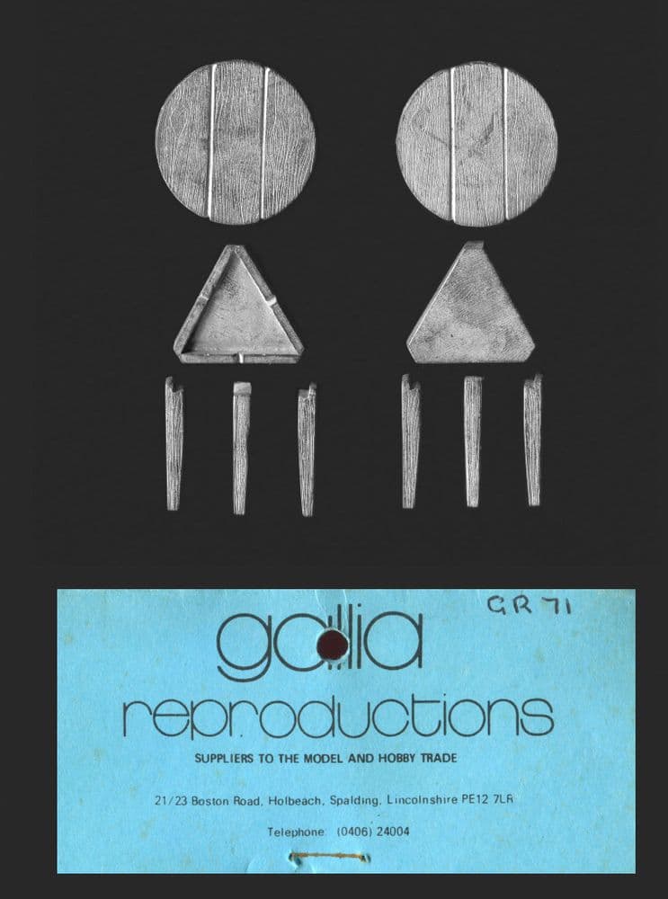 Gallia Reproductions 1/32 Scale 54mm GR71 Three-Legged Round Tables x 2 1