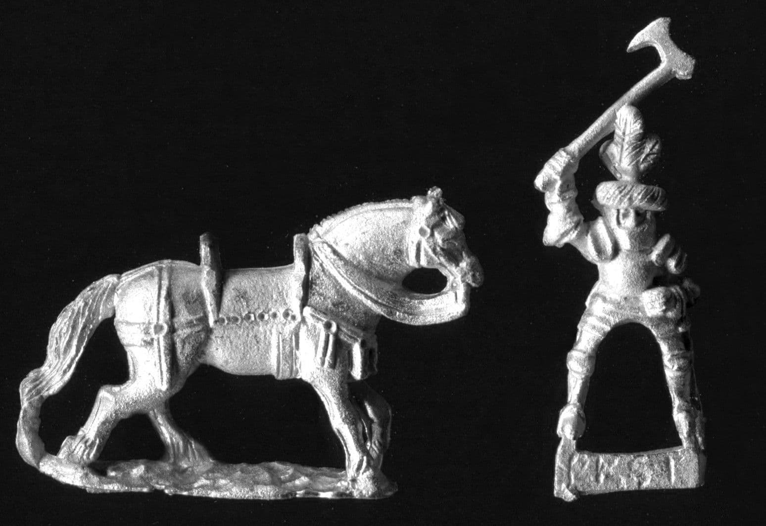Roundway 15mm Renaissance RKS1 Swiss Armoured Cavalry with Axe x 4