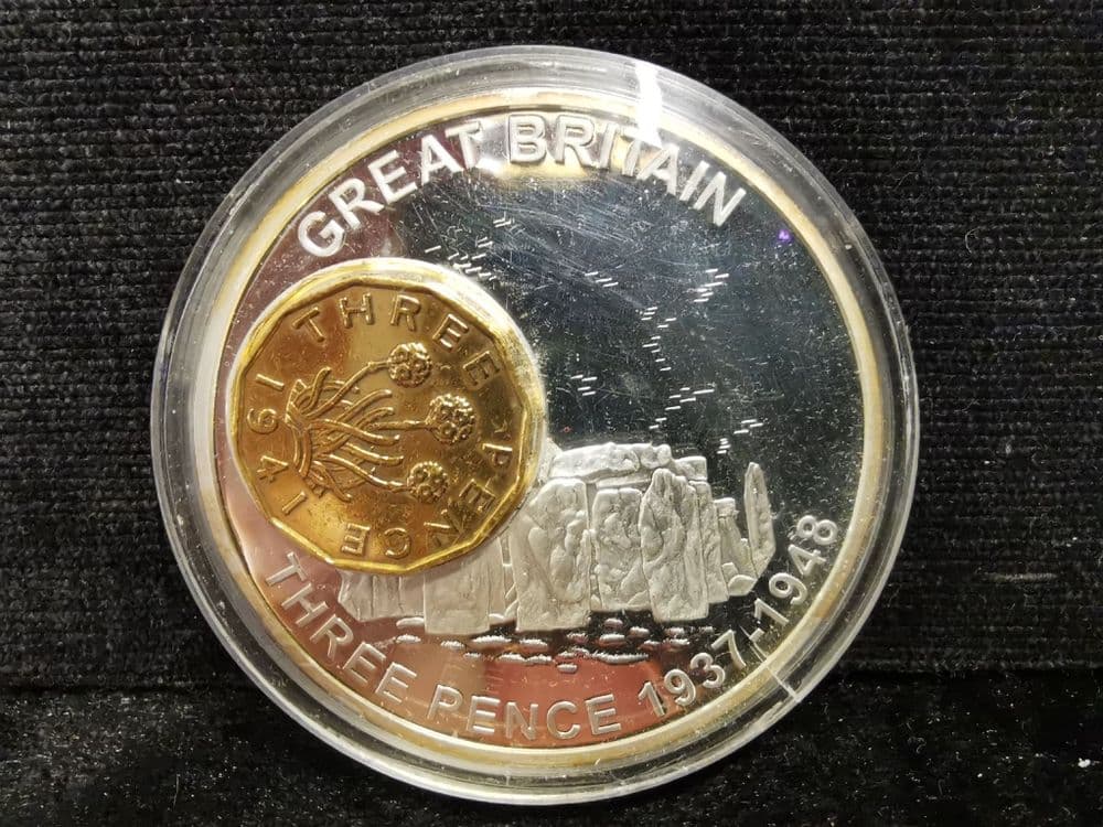 British Currency Silver Plated Medal Inset 3d Coin No COA OS1593