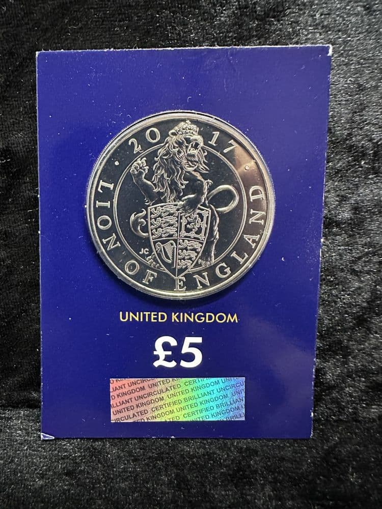Great Britain 2017 The Lion of England 5 Pound Coin Unc in CC Card CK043