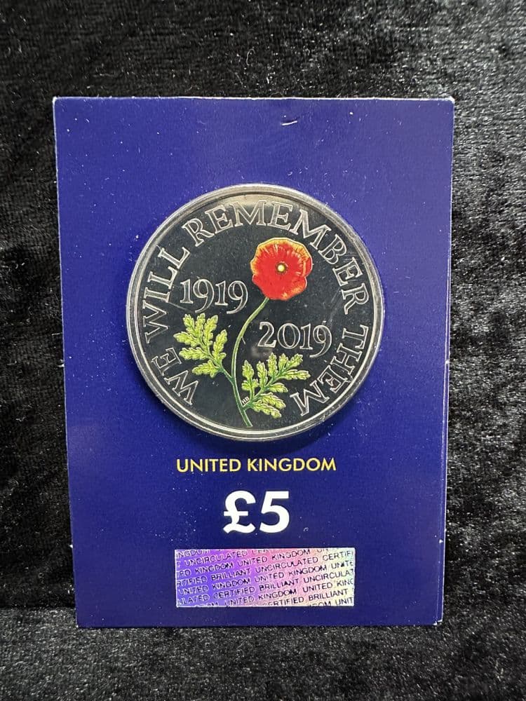 Great Britain 2019 Remembrance Day 5 Pound Coin Unc in CC Card CK035