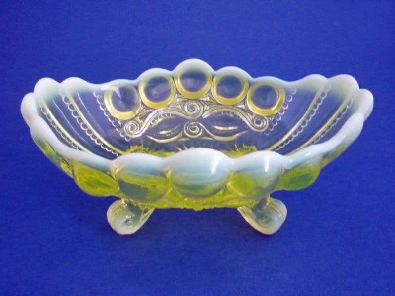 Sold Vintage Eye Winker Yellow Vaseline Opalescent Glass Dish