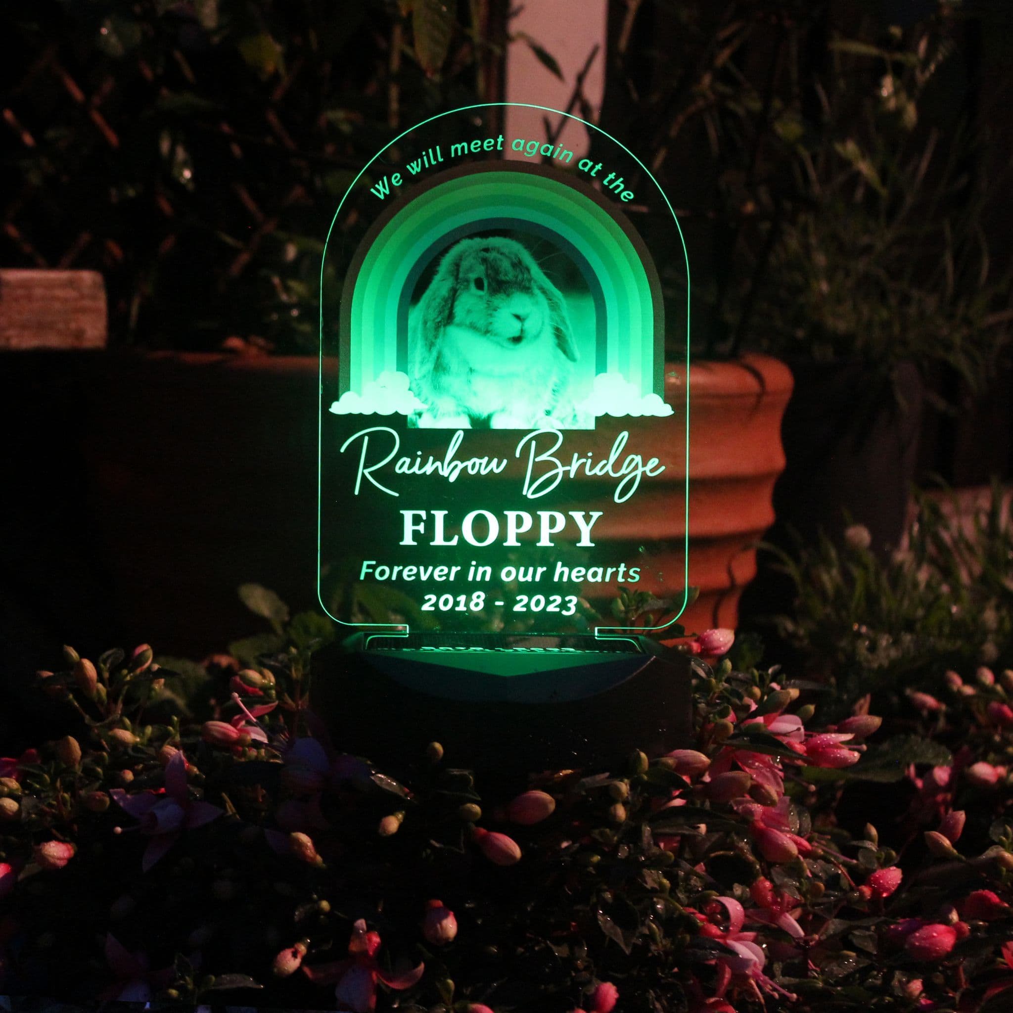 Personalised Solar Light Up Rainbow Bridge Design Garden Tribute pet ...