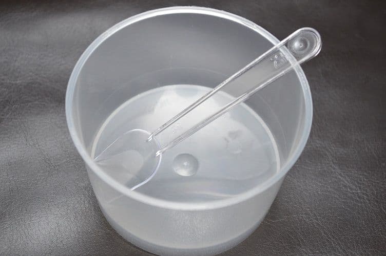 TRANSPARENT ICE CREAM TUBS AND TRANSPARENT SPOONS