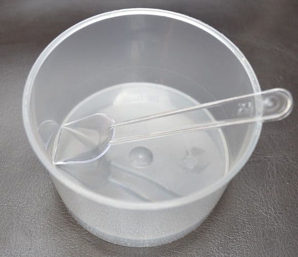 TRANSPARENT ICE CREAM TUBS AND TRANSPARENT SPOONS