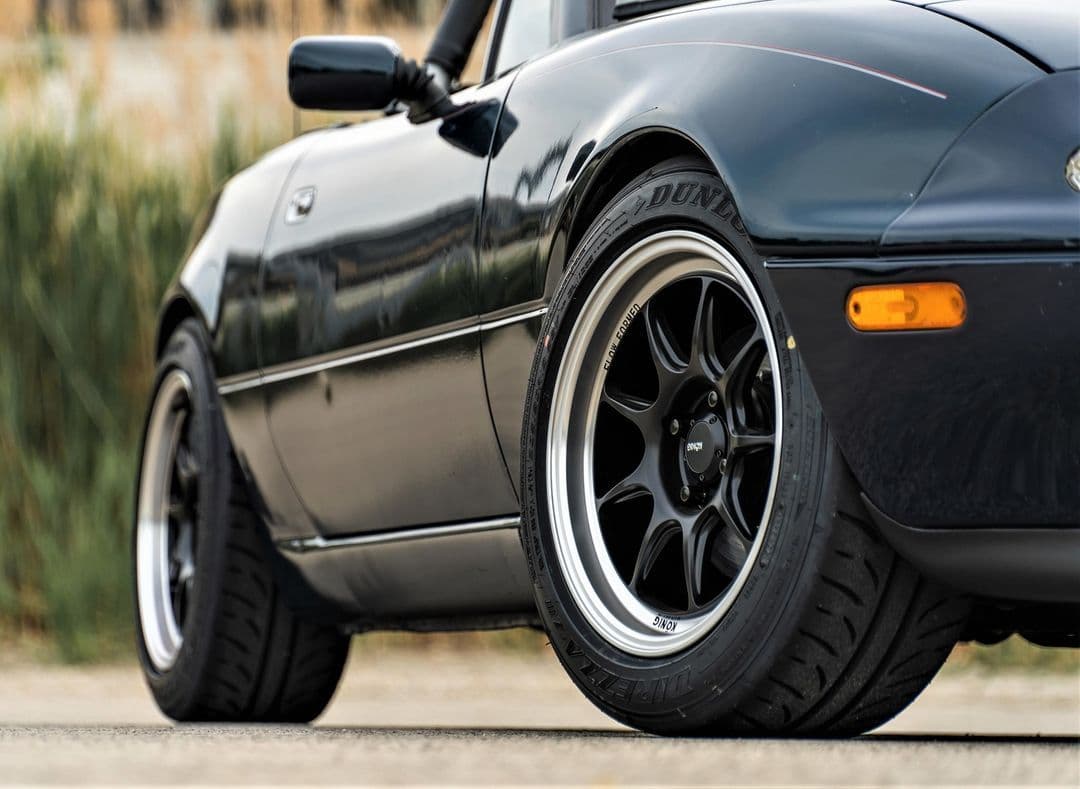 Konig Countergram 15x8 25 Hyper Chrome or Black Center with Machined Lip