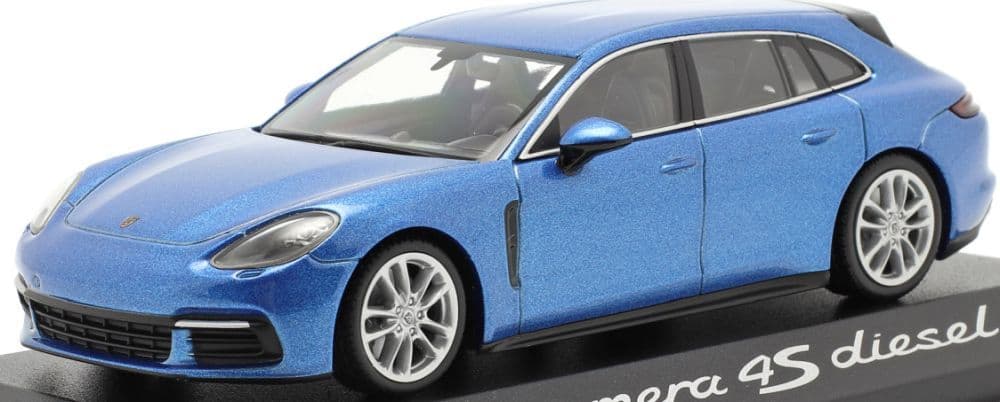 Porsche Dealer WAP 020 760 0G Porsche Macan Turbo Light Grey