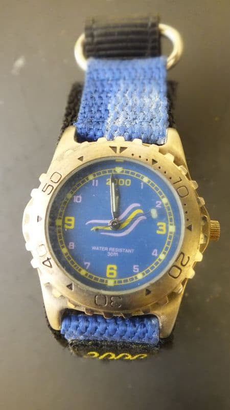 2000 Quartz ladies sports watch running keeps time untested