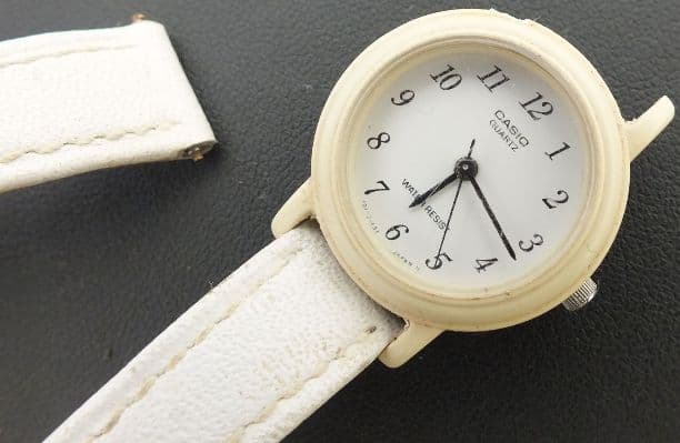 Casio Ladies quartz running keeps time for parts