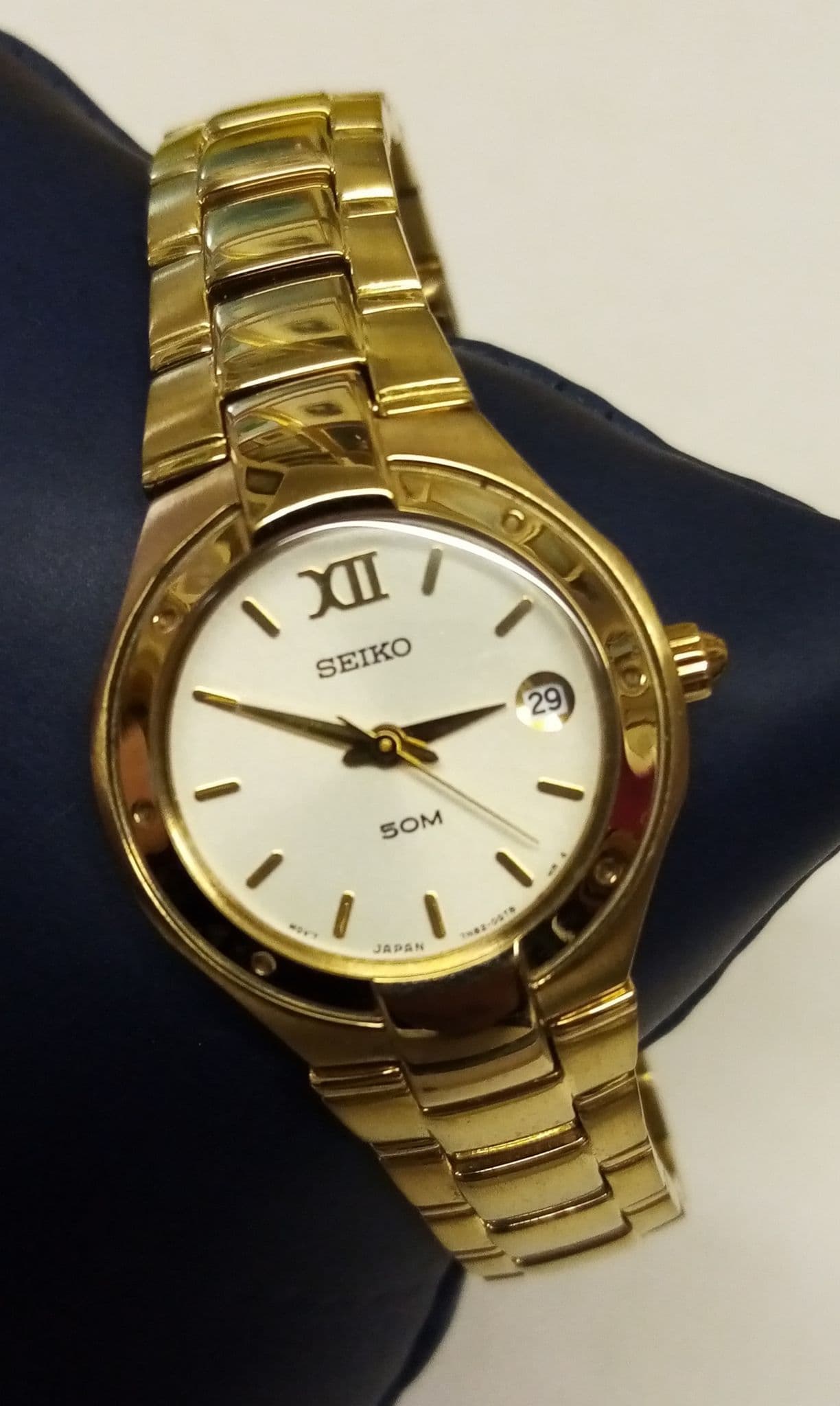 Seiko ladies quartz model 7N82-