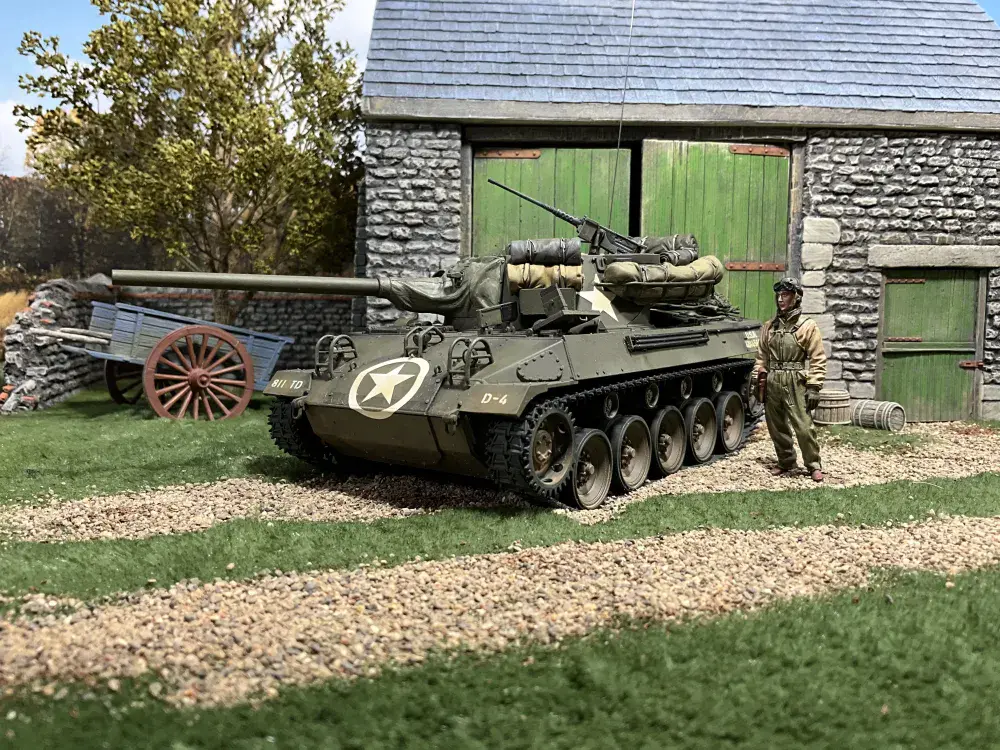 WB25225 - U S M18 "Hell-Cat" Tank Destroyer 811 TD with Crewman