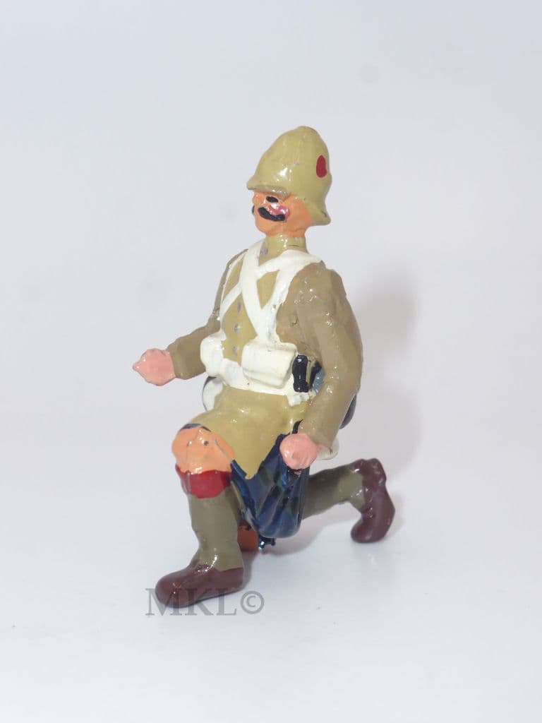 Trophy Miniatures Kneeling figure arms down Figure M