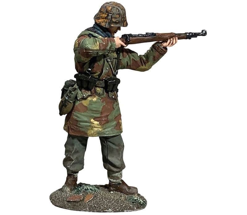 WB25129 German Waffen SS in Italian Camo Firing K-98
