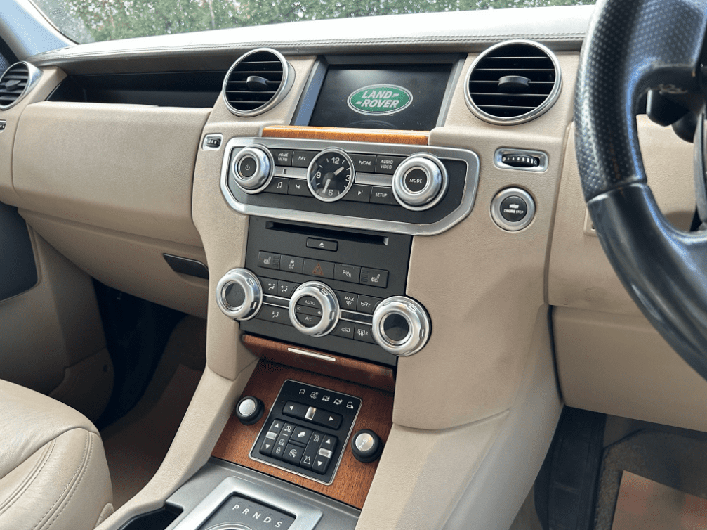 SOLD Discovery 4 SDV6 HSE 2015 PE15 LBA