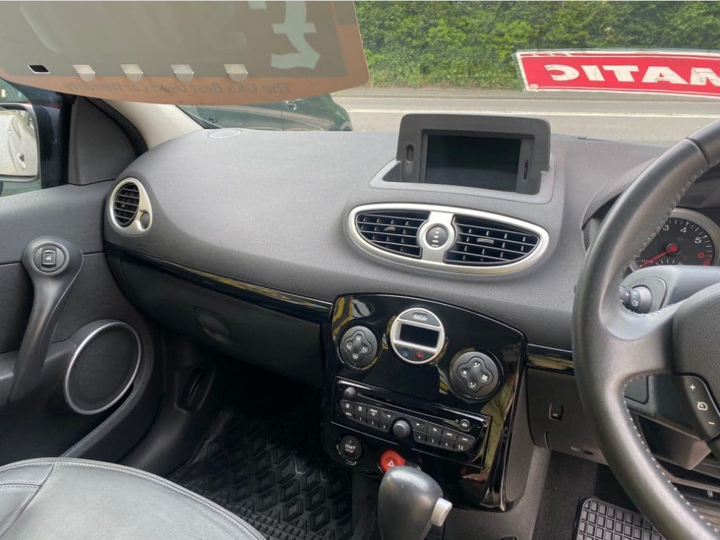 SOLD Renault Clio Initiale Tomtom VVT Automatic 2011 NJ11 ZNB